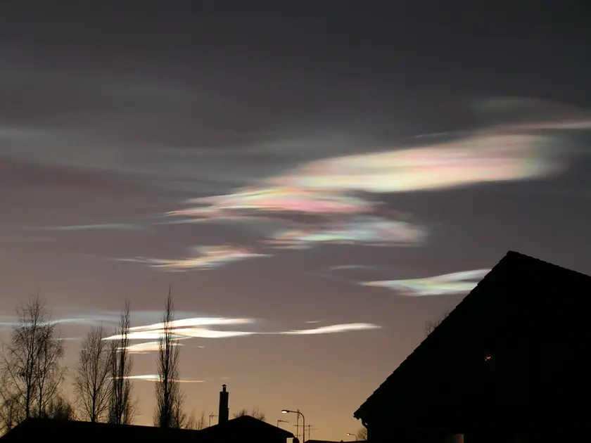 Moln formade av gravitationsvågor — SMHI